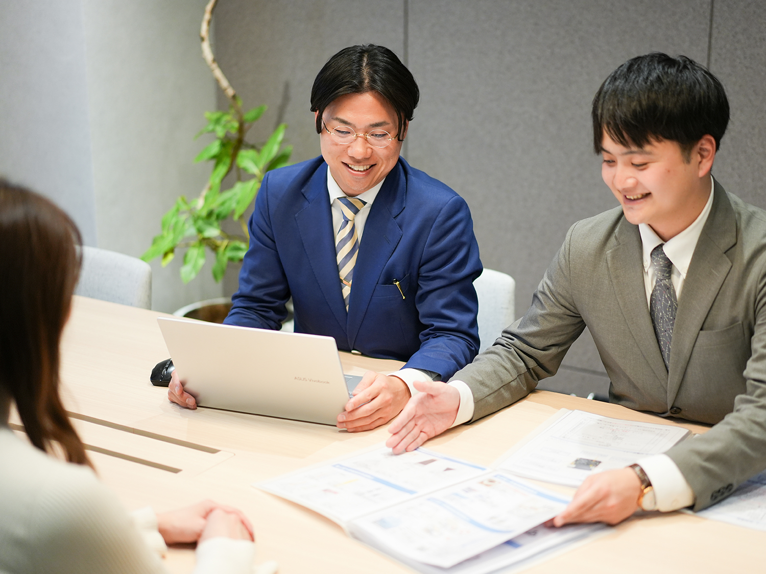 導入後のフォロー | 業務用脱毛機・ 美容機器の販売・レンタルは株式会社レイリーチ